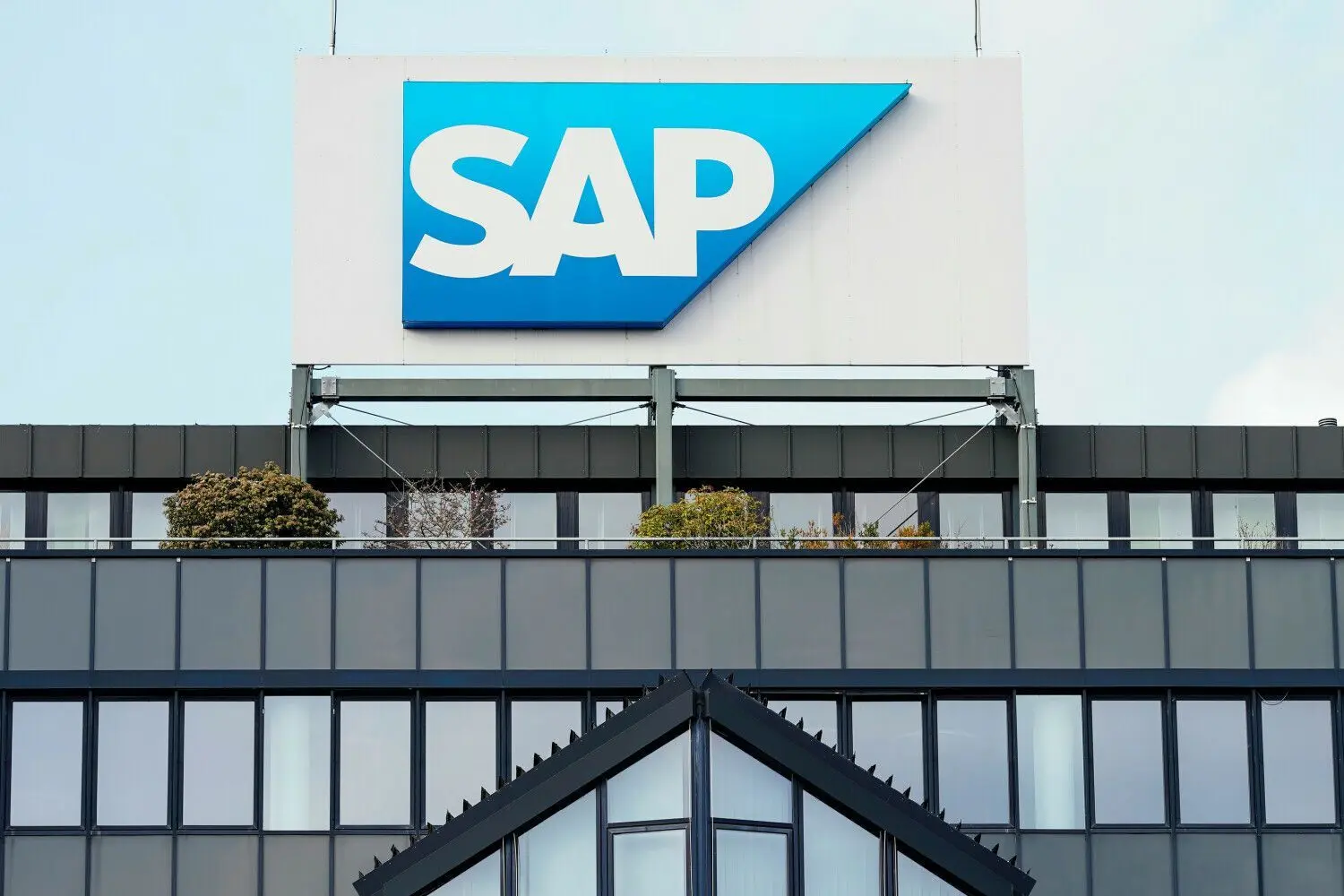 SAP: Walldorfer Softwarekonzern baut Stellen ab - tausende Mitarbeiter ...