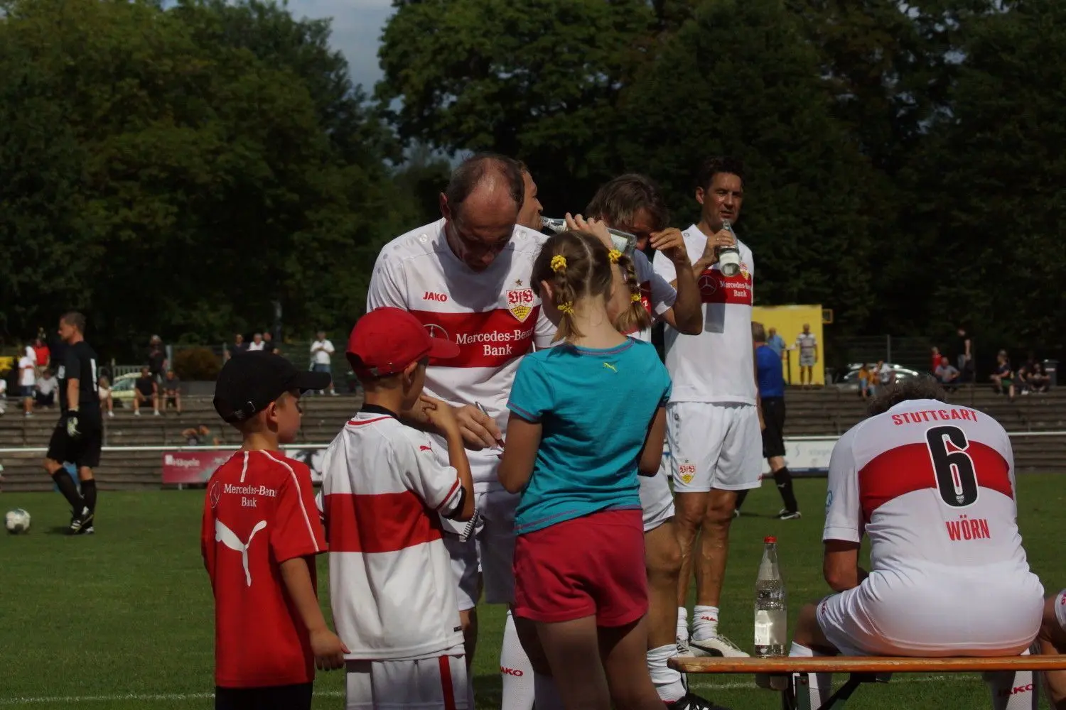 VfB Stuttgart in Crailsheim: Traditionsmannschaft schlägt Crailsheimer Team mit 11:3 | swp.de