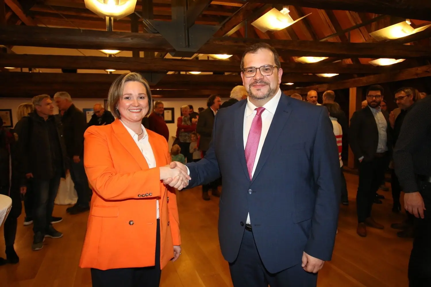 Bürgermeisterwahl in Langenau: Daria Henning und Daniel Salemi ...