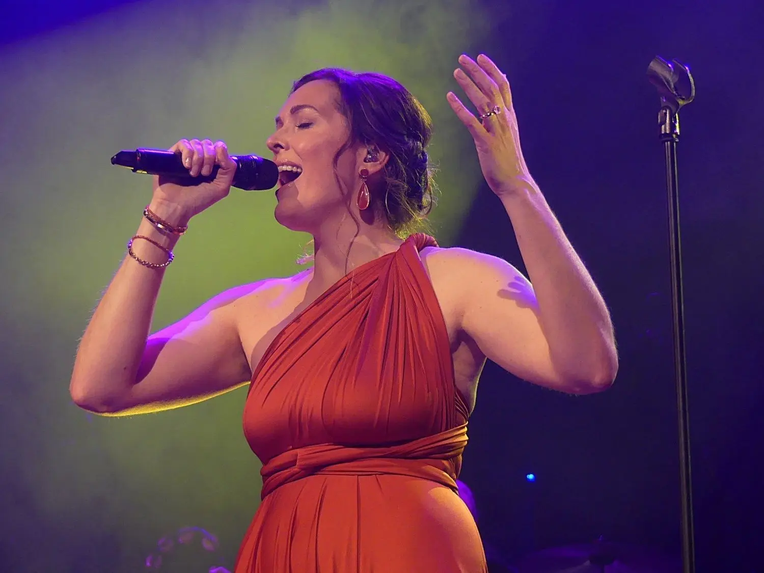 „Edelle“ singt Songs von Adele: Eine Sternstunde in Uhingen | swp.de