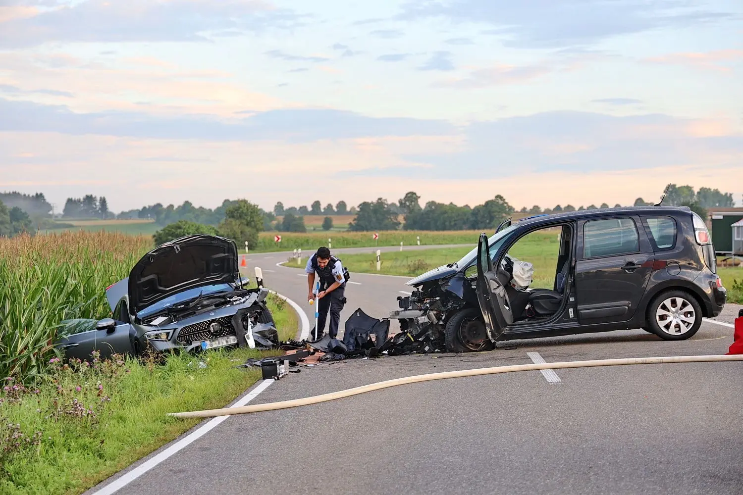 Verkehrsunfall Blaustein-Wippingen: Überholunfall am Morgen: Drei Verletzte in der Klinik | swp.de