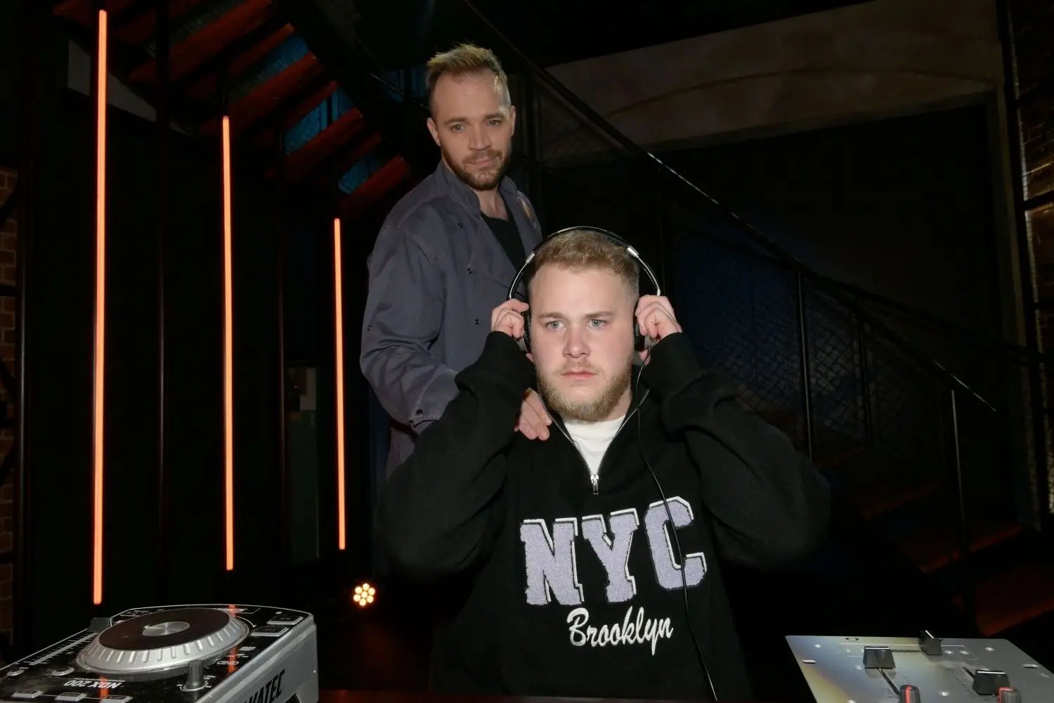 GZSZ Vorschau: Jonas‘ Comeback als DJ endet im Fiasko | swp.de