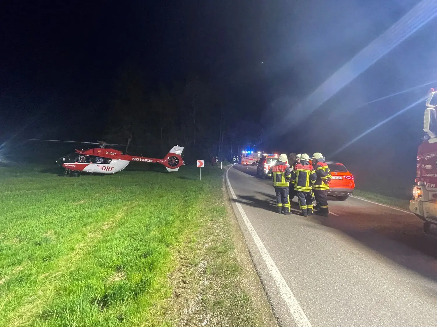 Tödlicher Unfall bei Burladingen: Autos kollidieren frontal: 27-Jähriger stirbt, eine Frau und ...