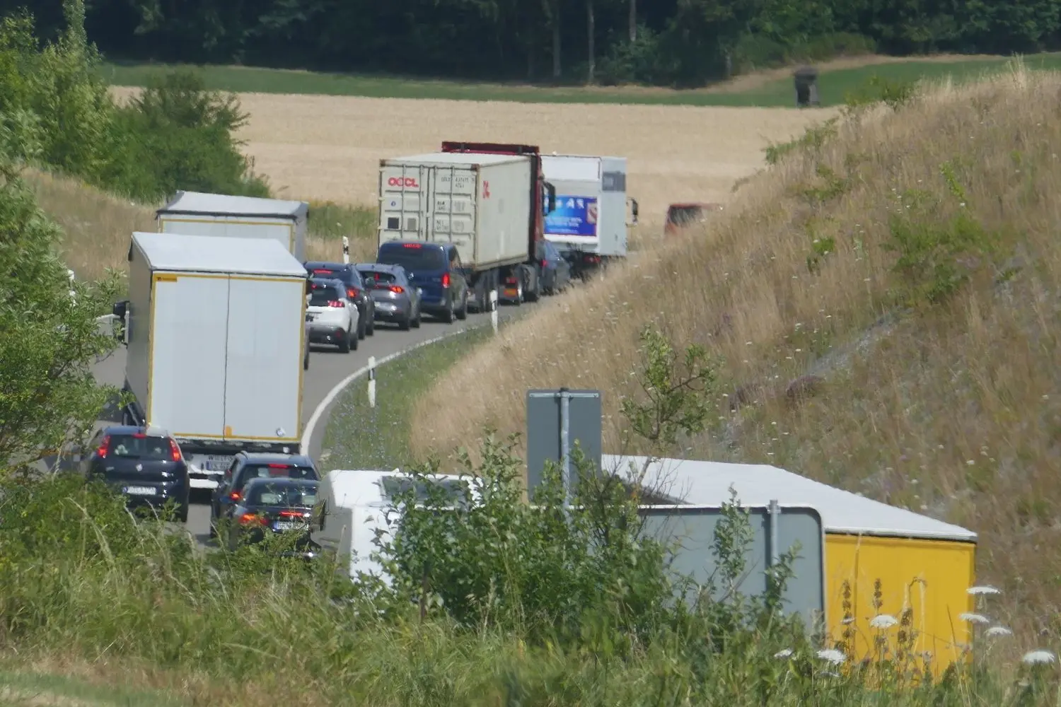 A8 Sperrung Ulm-Stuttgart: Autobahn zu: Auf Umleitungsstrecke stockt der Verkehr auf 28 ...