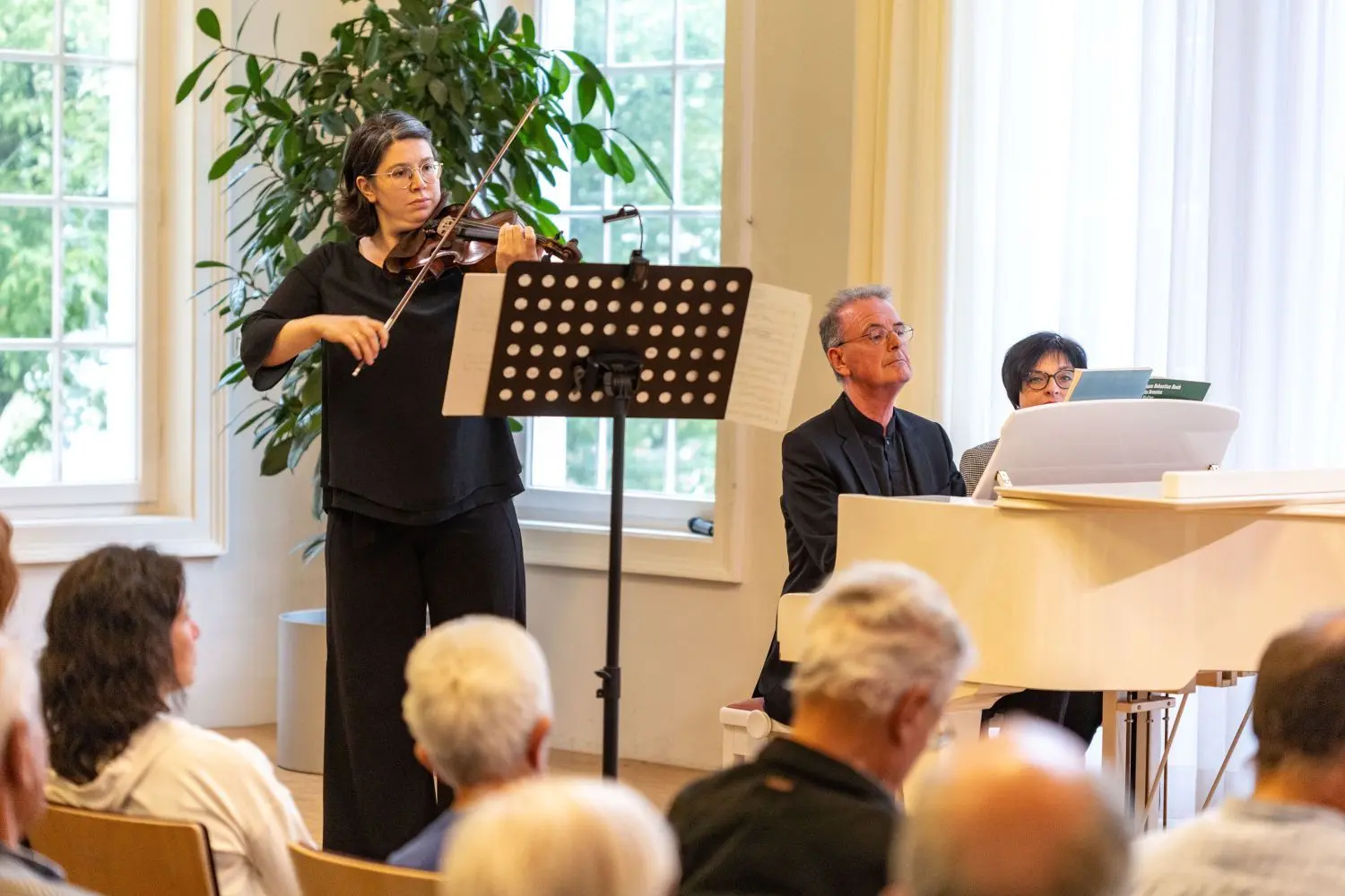 Klassik in Bad Boll: Begeisterndes Kurhaus-Konzert mit Duo Rothaupt ...
