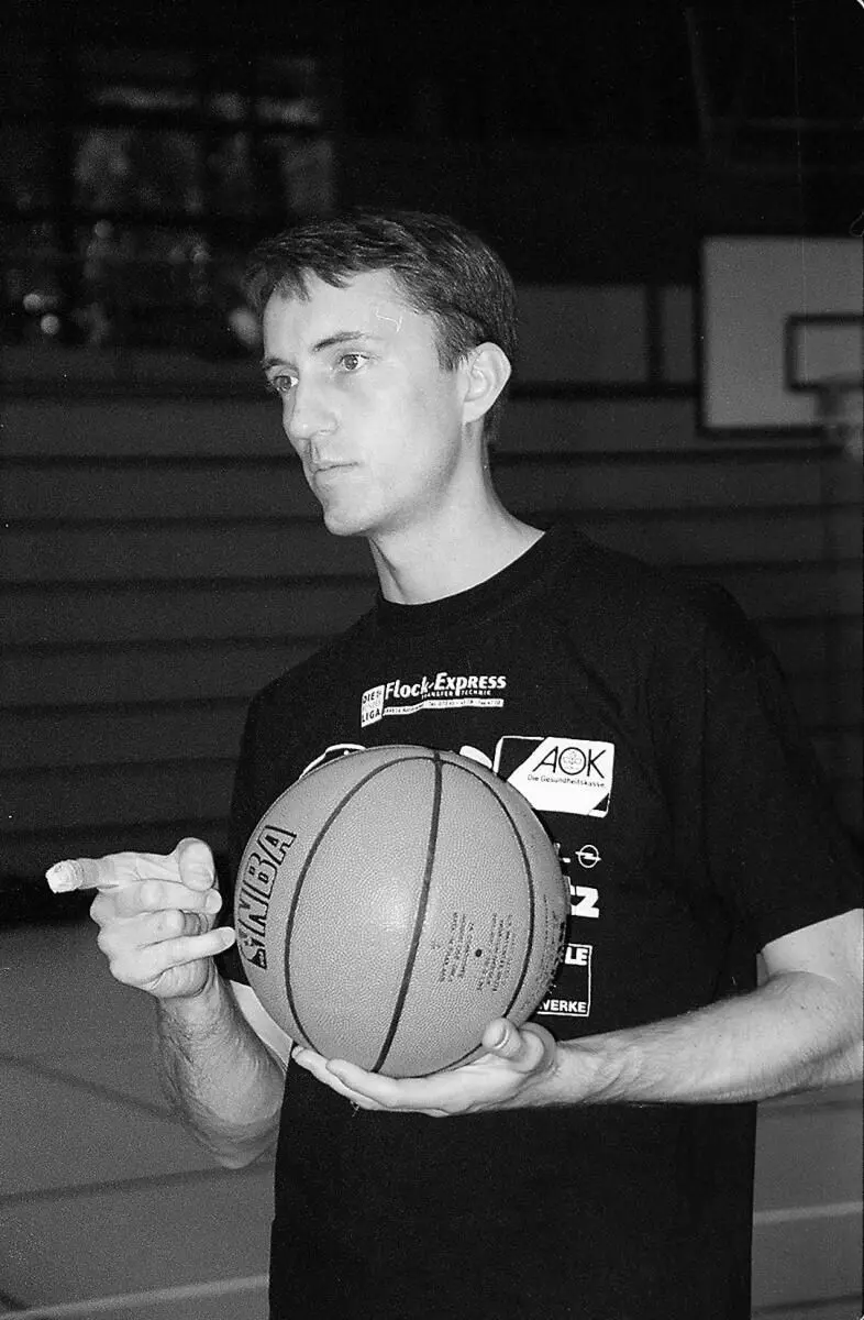 Sport vor 25 Jahren: Wie Basketball-Trainer Rolf Koch auf forsche Töne ...