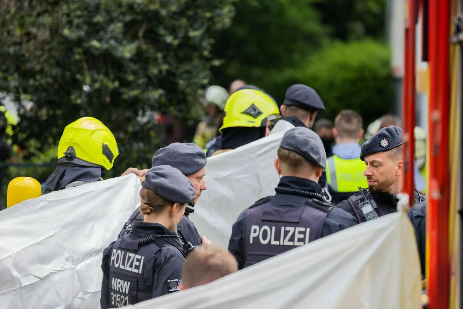 Einsatz in Ratingen: Explosion in Hochhaus - Mehrere Menschen verletzt ...