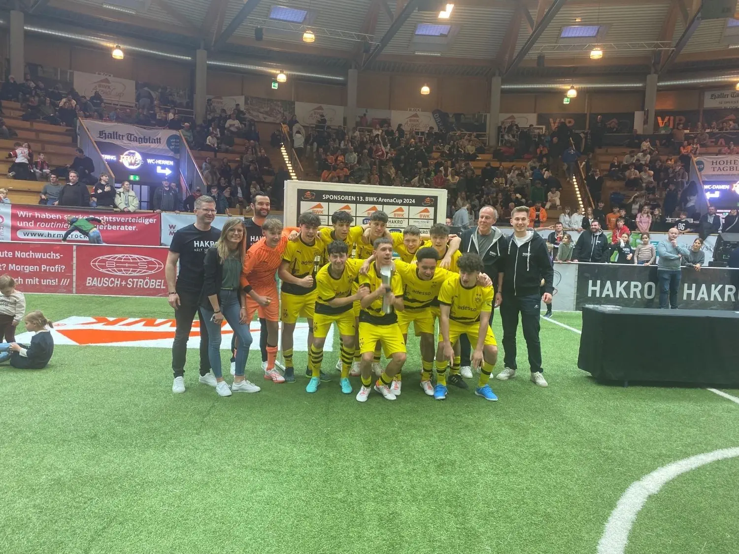 BWK-Arena-Cup in Ilshofen: Borussia Dortmund feiert Premierensieg | swp.de