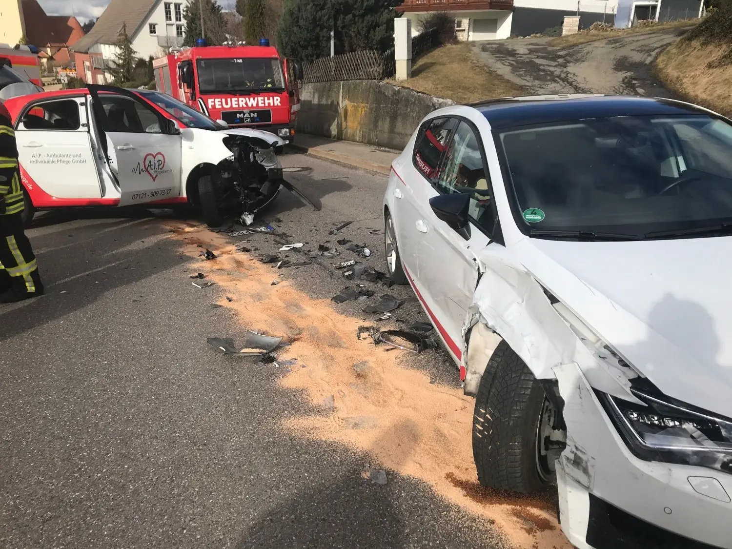 Unfall in Burladingen Ringingen: 15 000 Euro Sachschaden – Mutter und ...