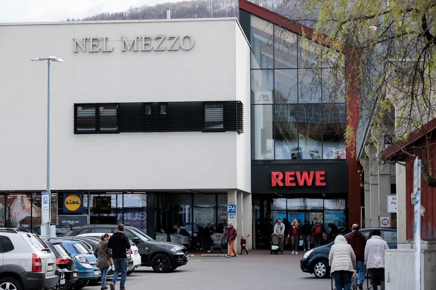 Nel Mezzo in Geislingen: Depot und Blumenladen Knoblauch schließen | swp.de