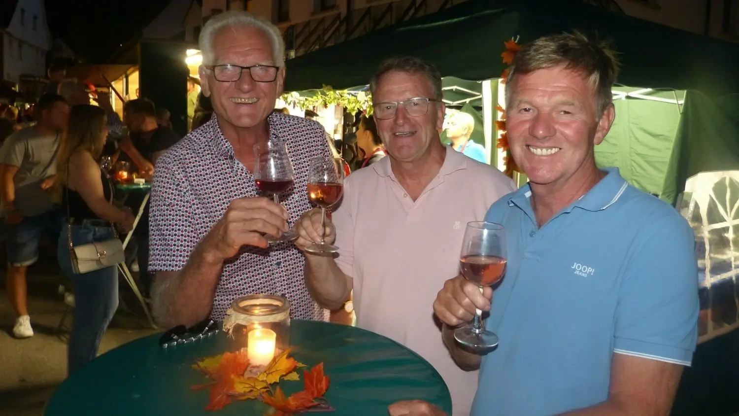 1. Weinfest Hechingen: Weinselige Geselligkeit an der Starzel | swp.de