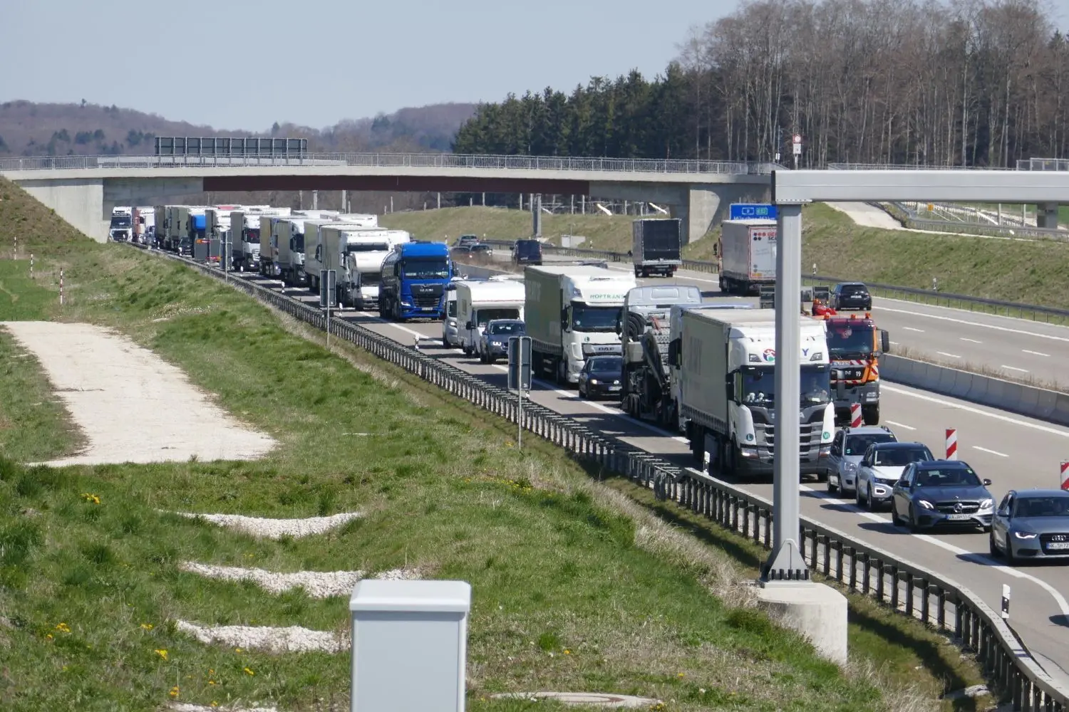 A8-Sperrung Richtung Stuttgart: Wieder Stau am 25.09. beim Drackensteiner Hang? | swp.de