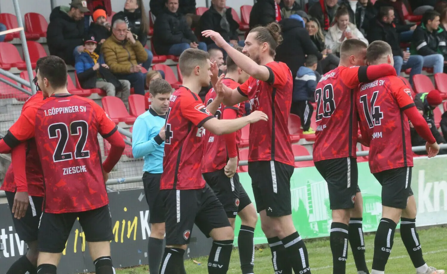 Fußball-Oberliga: Der erste Göppinger Dreier Ziesche sei Dank | swp.de