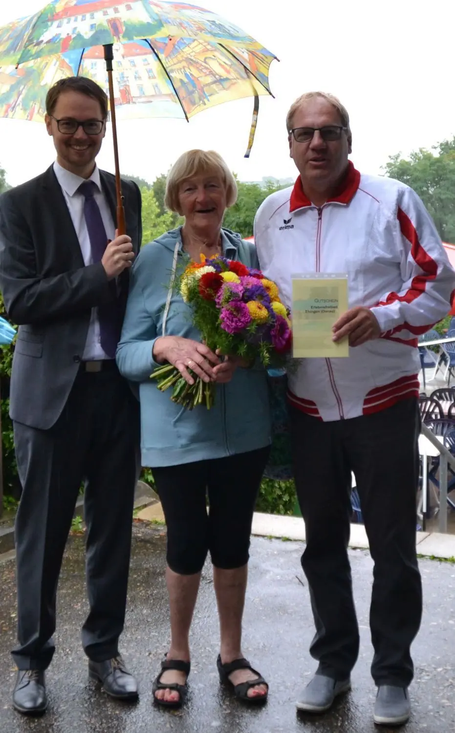 Ehingen: Freibad-Gast Nummer 100.000 geehrt | swp.de