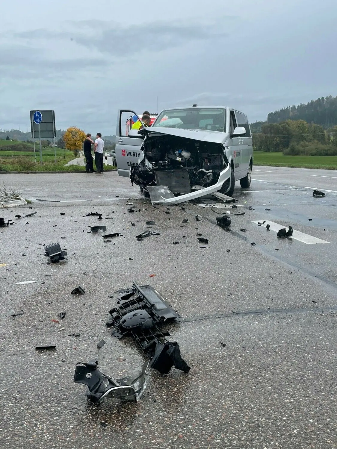 Unfall bei Fichtenberg: Zwei Schwerverletzte und 50 000 Euro Schaden | swp.de