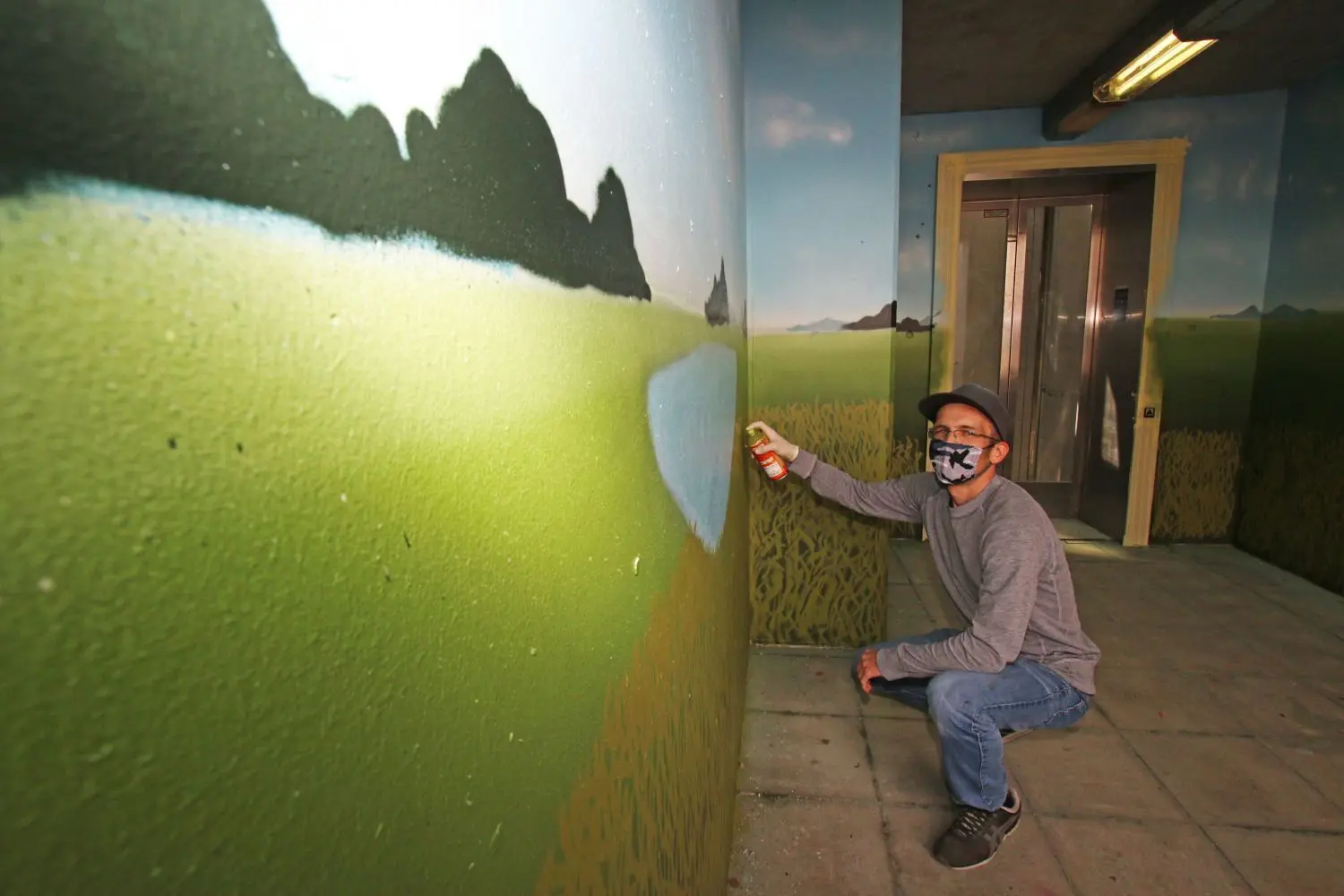 Graffiti am Langenauer Bahnhof: Bunte Kunst statt wilder Schmiererei ...