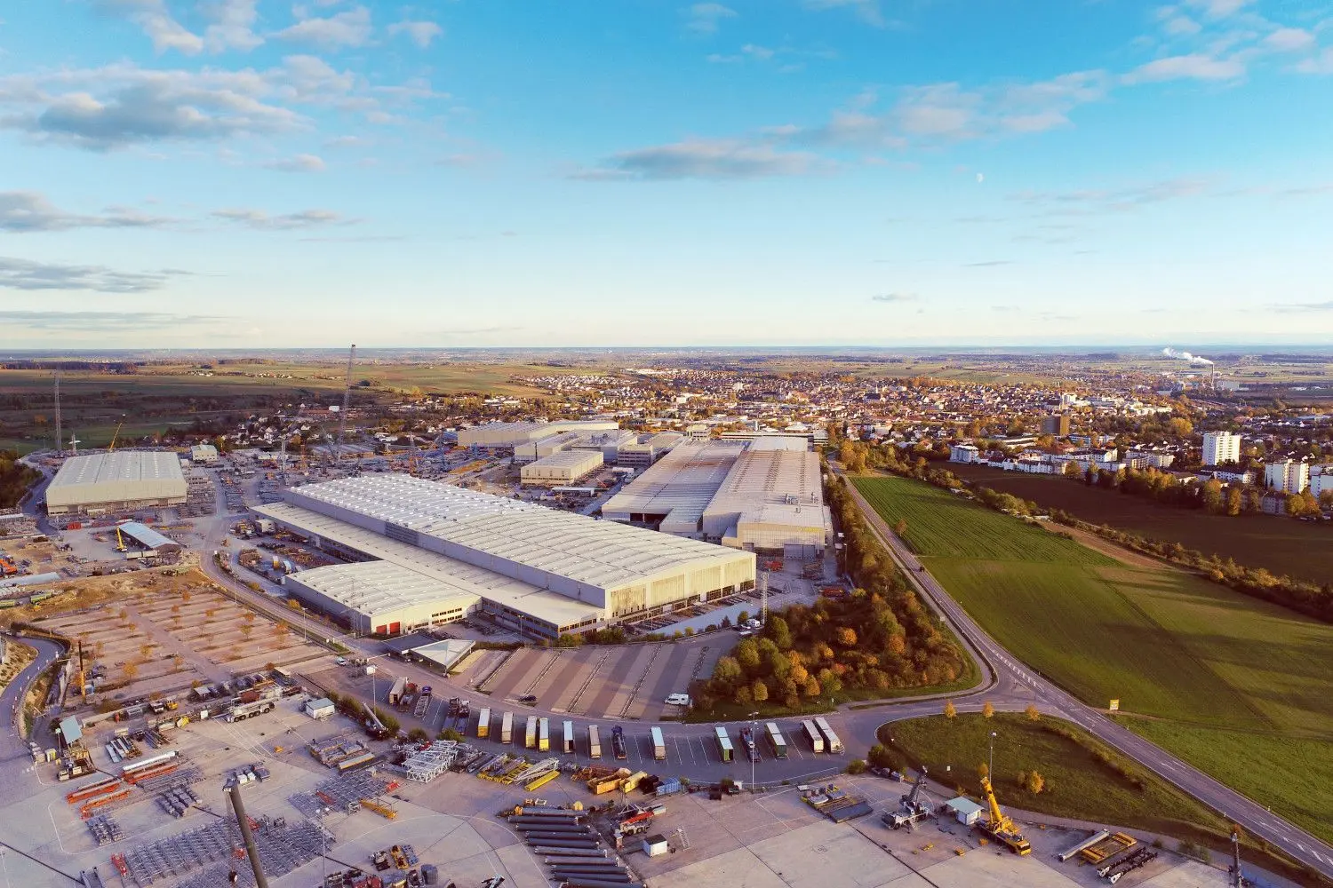 Kranhersteller aus Ehingen: Warum bei Liebherr ein Teil der Produktion ...