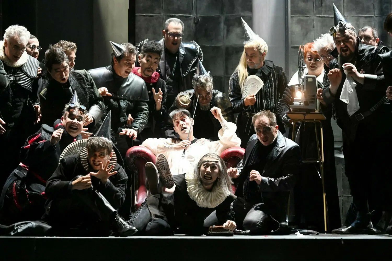 Theater Ulm: Volle Bühne und halbleere Reihen in der Spielzeit 2021/22 ...