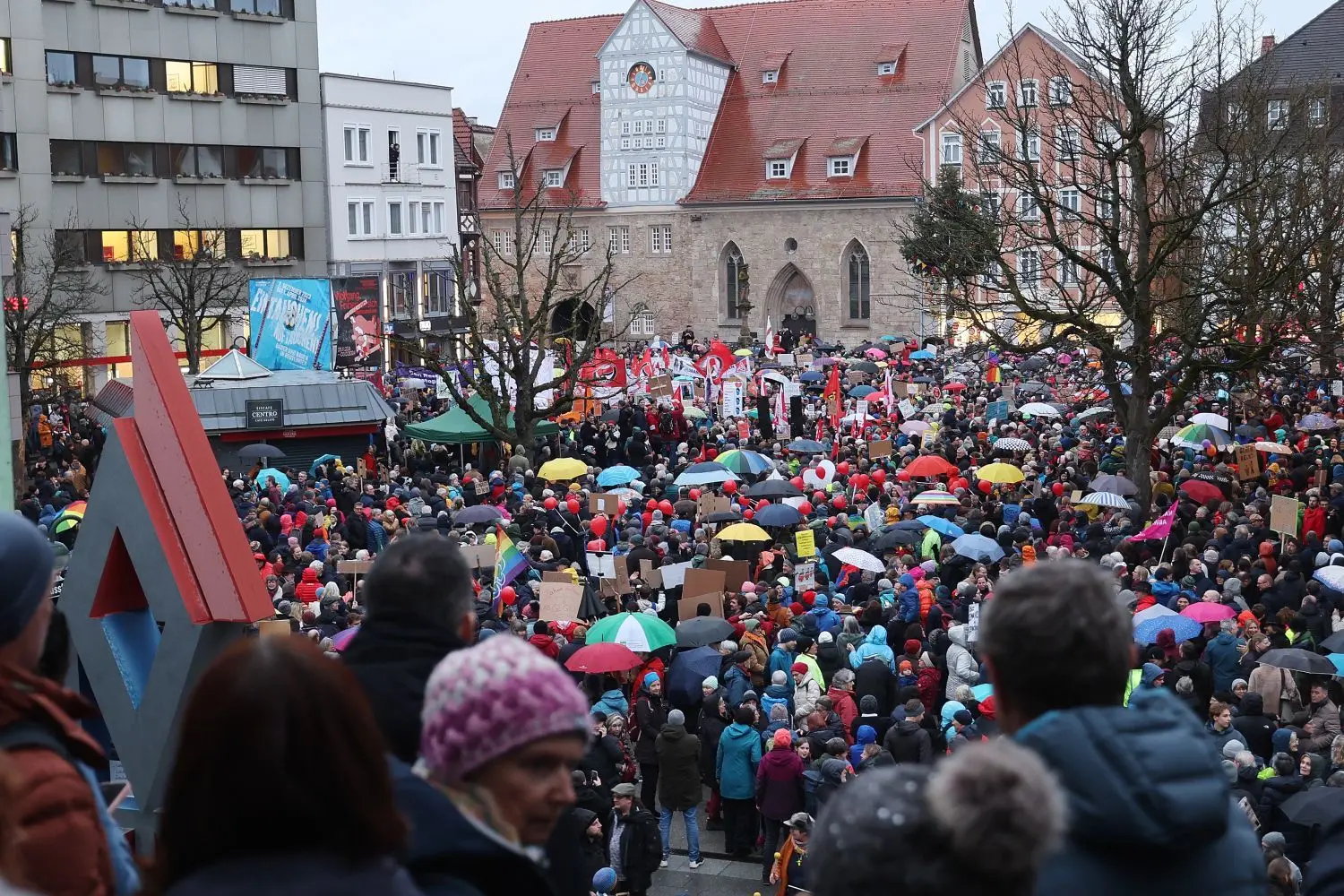 Demo in Reutlingen: Partei der Spaltung: 5000 Menschen demonstrieren ...