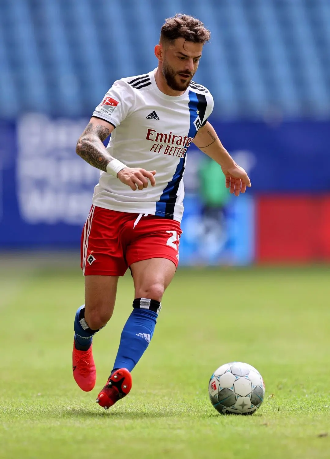 Tim Leibold kehrt mit dem HSV für ein Spiel nach Stuttgart zurück ...