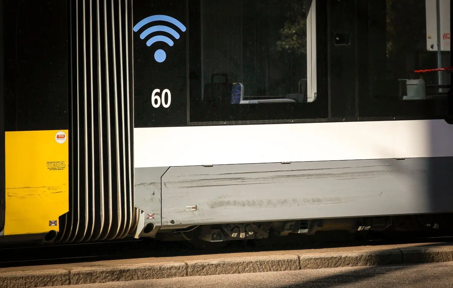 Unfall in Ulm: Autofahrer mit Straßenbahn kollidiert | swp.de