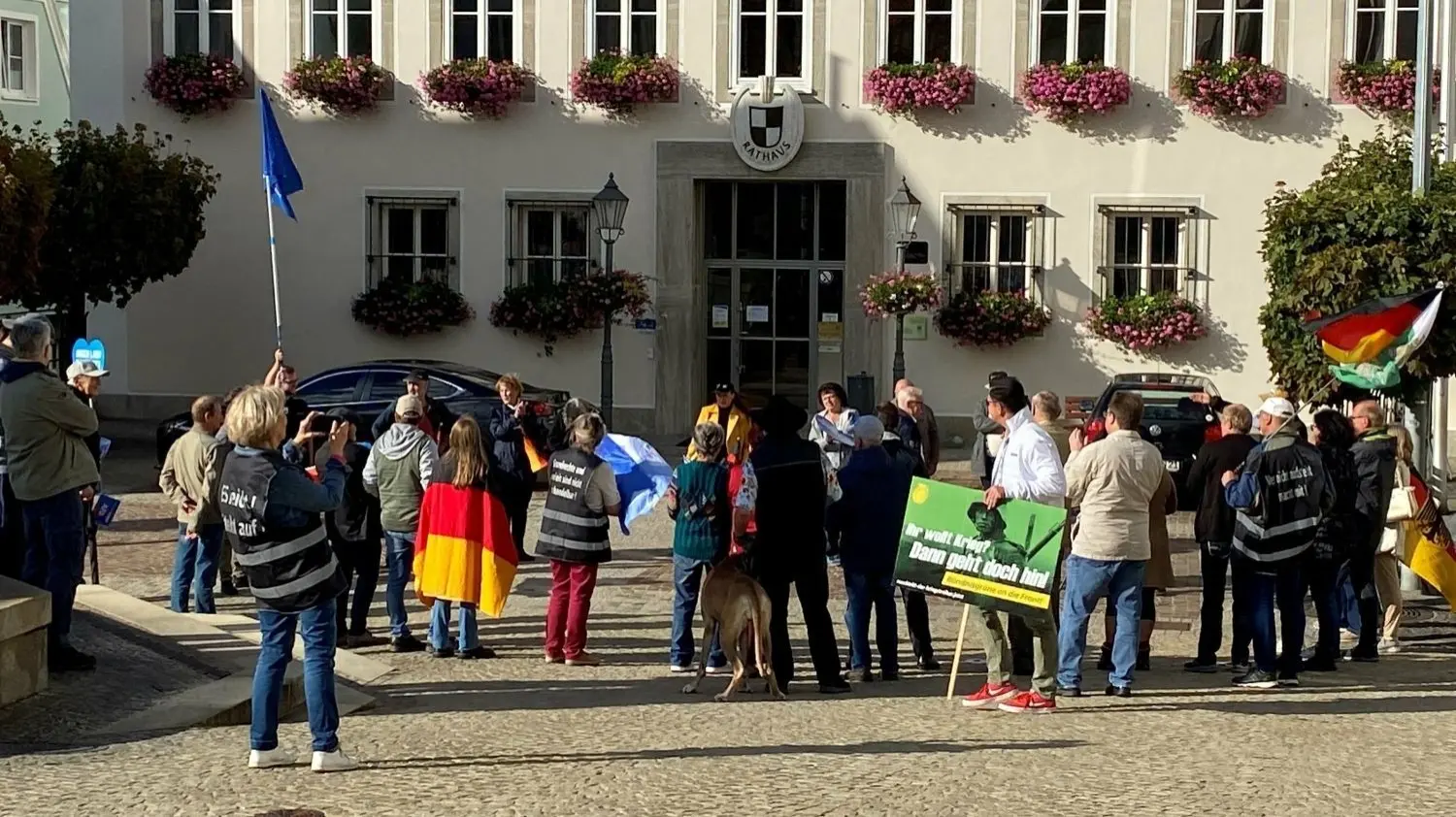 Durchsuchung wegen AfD-Werbung: Flugblatt „Bald kracht’s“ geht laut ...