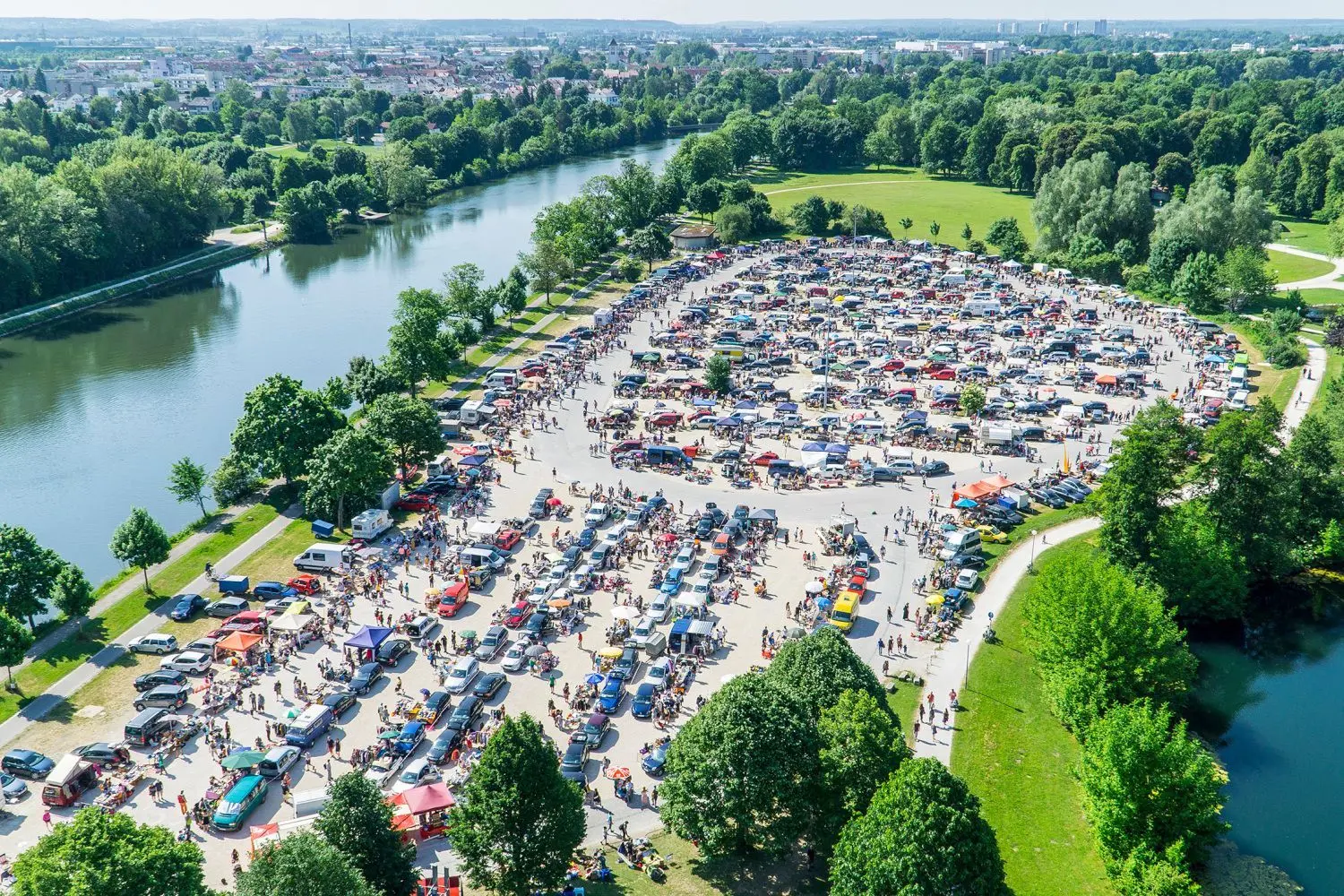 Ulmer-Zelt-Flohmarkt: Sperrungen und wenige Parkplätze - So kommen Sie ...