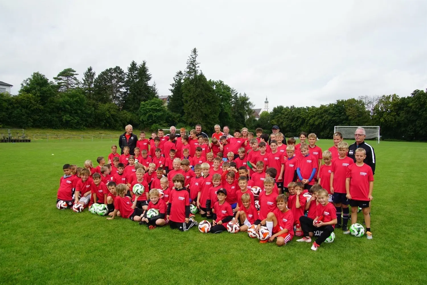 Jugendfußball: Training beim VfB als Belohnung | swp.de