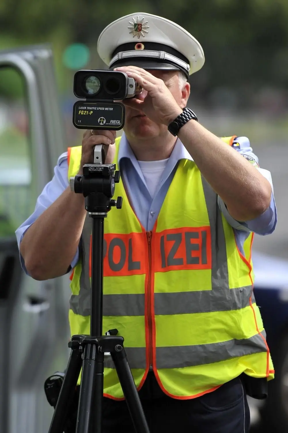 Verkehrskontrolle bei Ehingen: Polizei stoppt Raser auf der B311 | swp.de