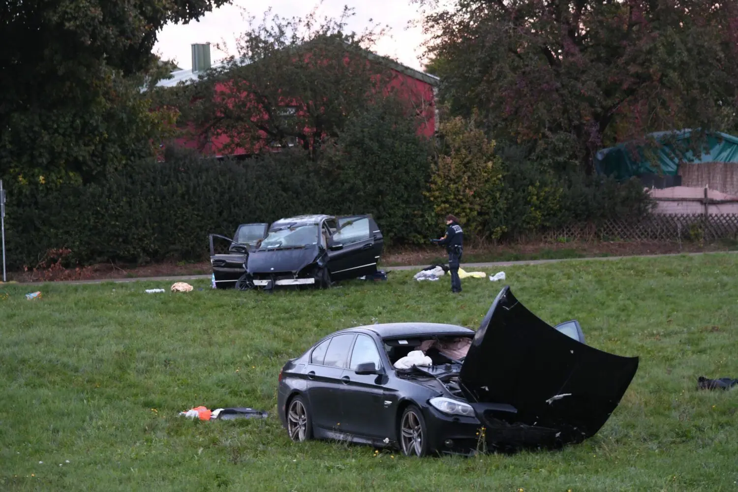 Schwerer Unfall bei Dehlingen: Missachtete Vorfahrt führt zu Frontalcrash: drei Schwerverletzte ...
