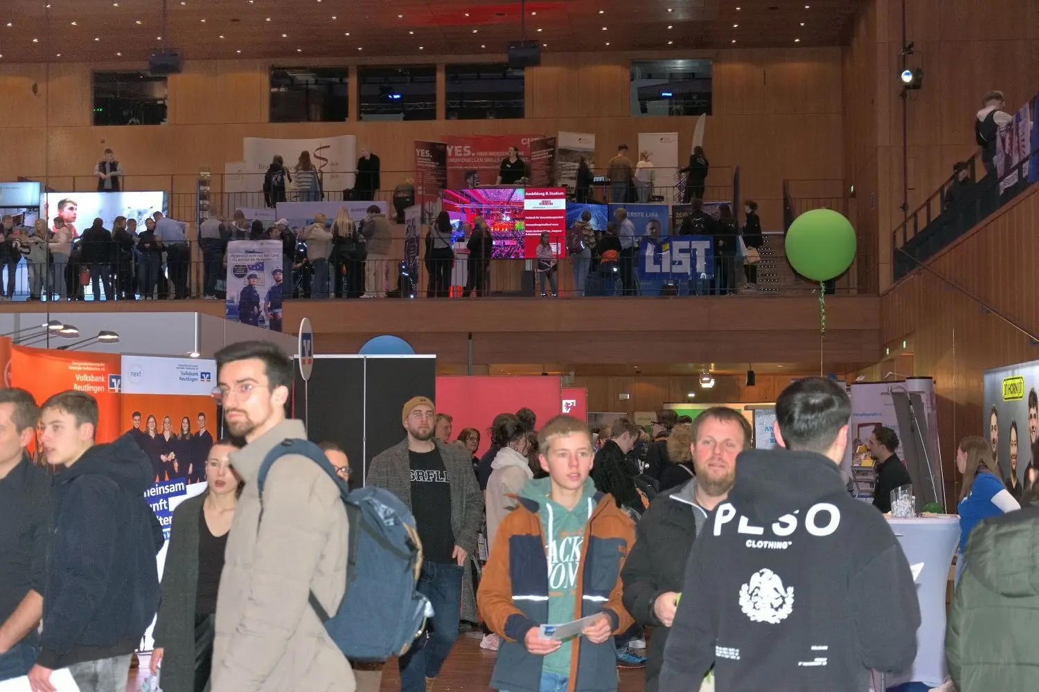 „Binea“ in Reutlingen: Größte Bildungsmesse der Region überzeugt mit ...