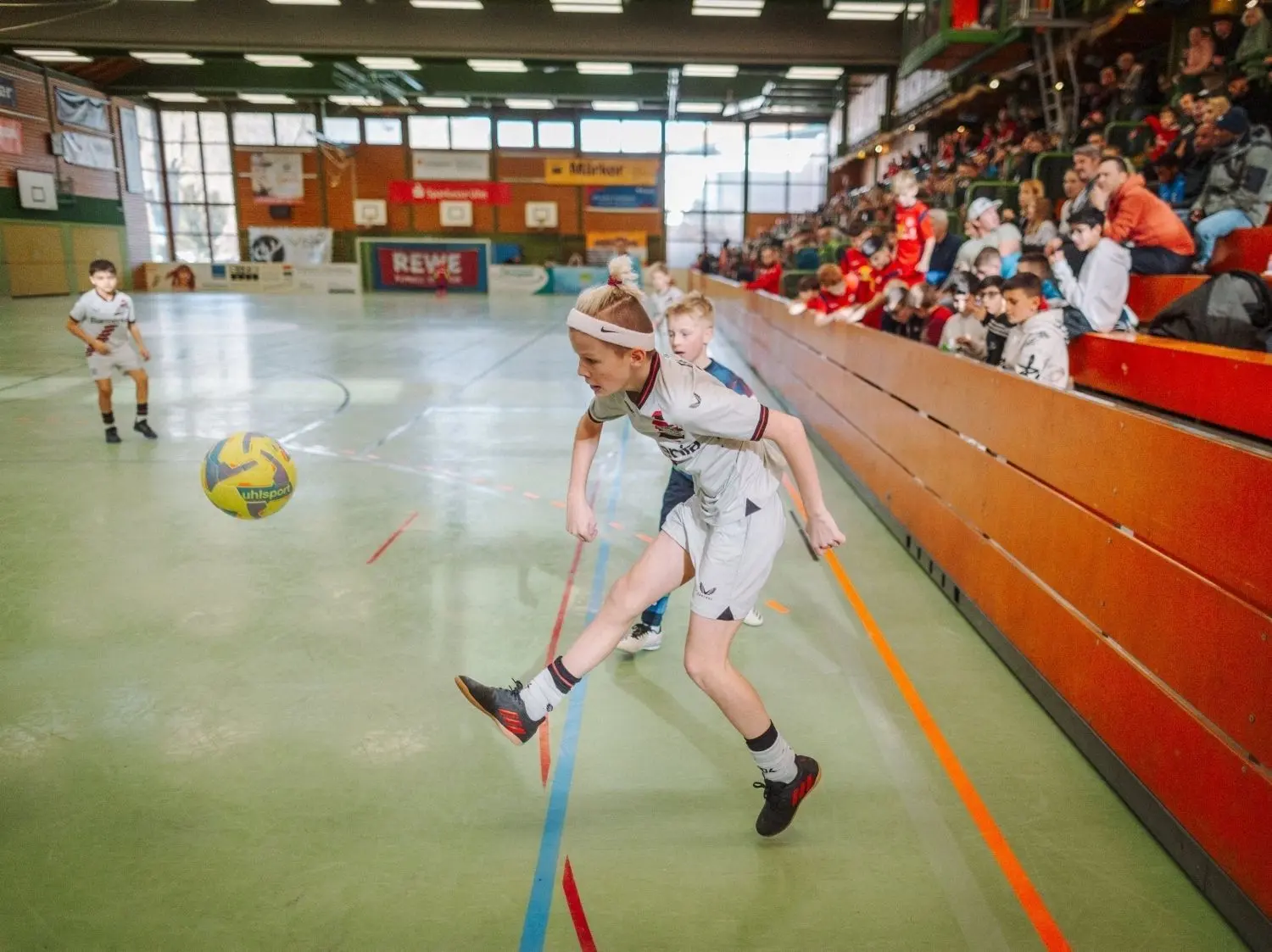 Jugend Fußball: Beim Blaustein-Turnier bleibt alles fest in hessischer ...