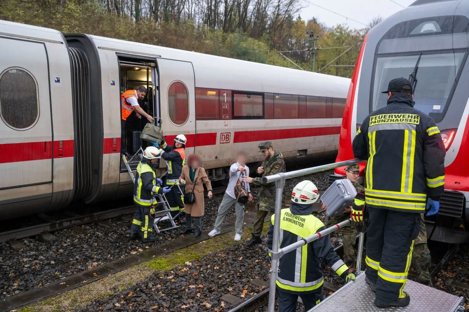 Zug-Unfall in Bayern: ICE streift Regionalzug an Weiche - mindestens sieben Verletzte | swp.de