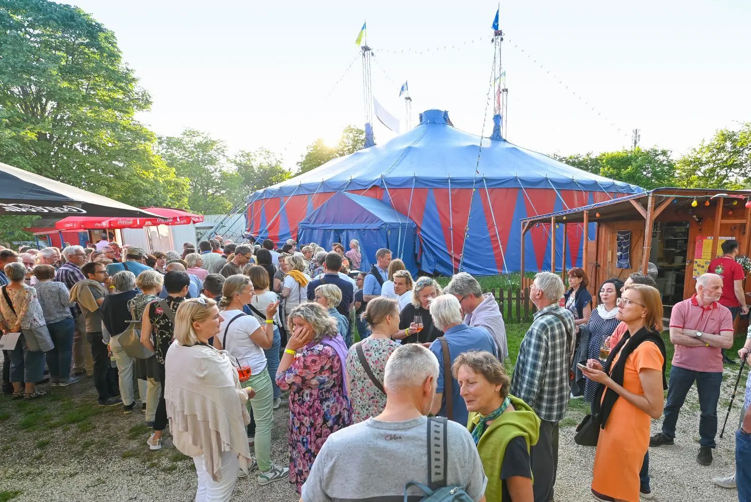 Ulmer Zelt: Das Festival startet mit jungem Pop – und gesperrten Wegen ...