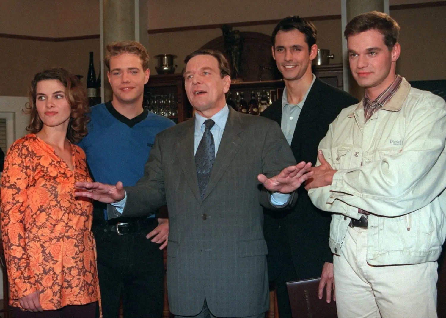 Ex-GZSZ-Star outet sich als schwul: Raphael Schneider spielte einst Andy Lehmann | swp.de