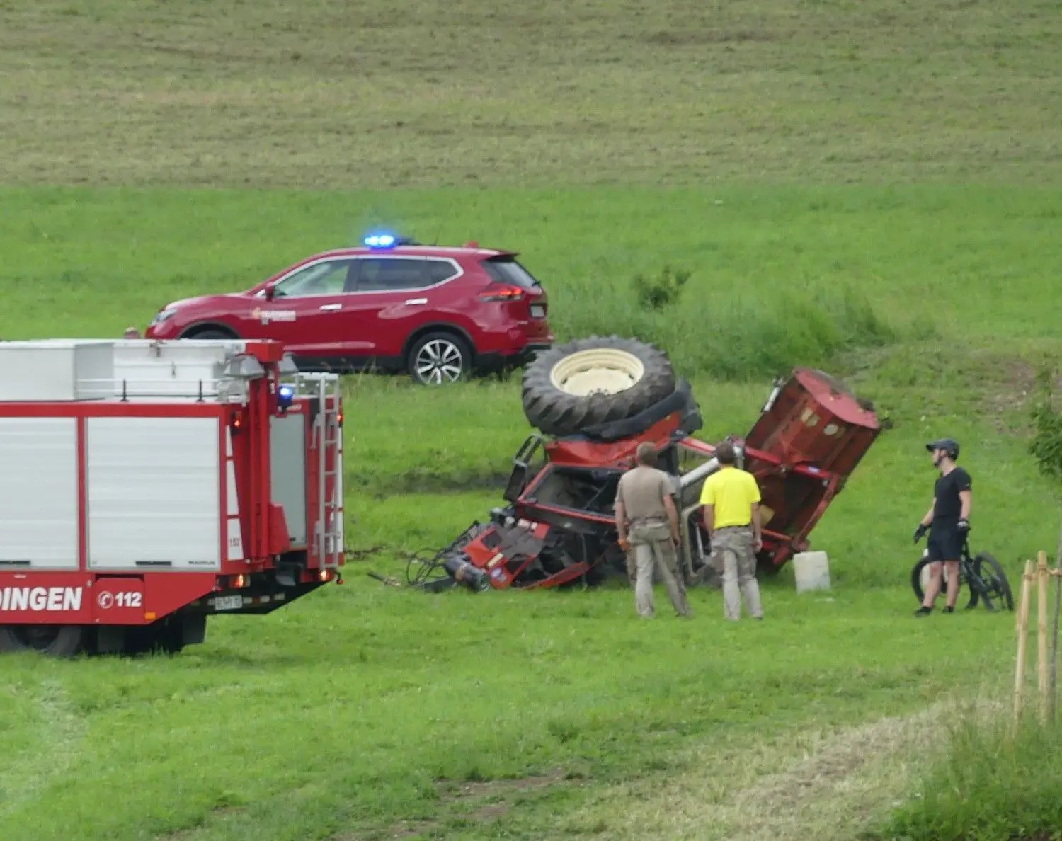 Unfall am Bike-Park Burladingen: Traktor rutscht und stürzt ab | swp.de