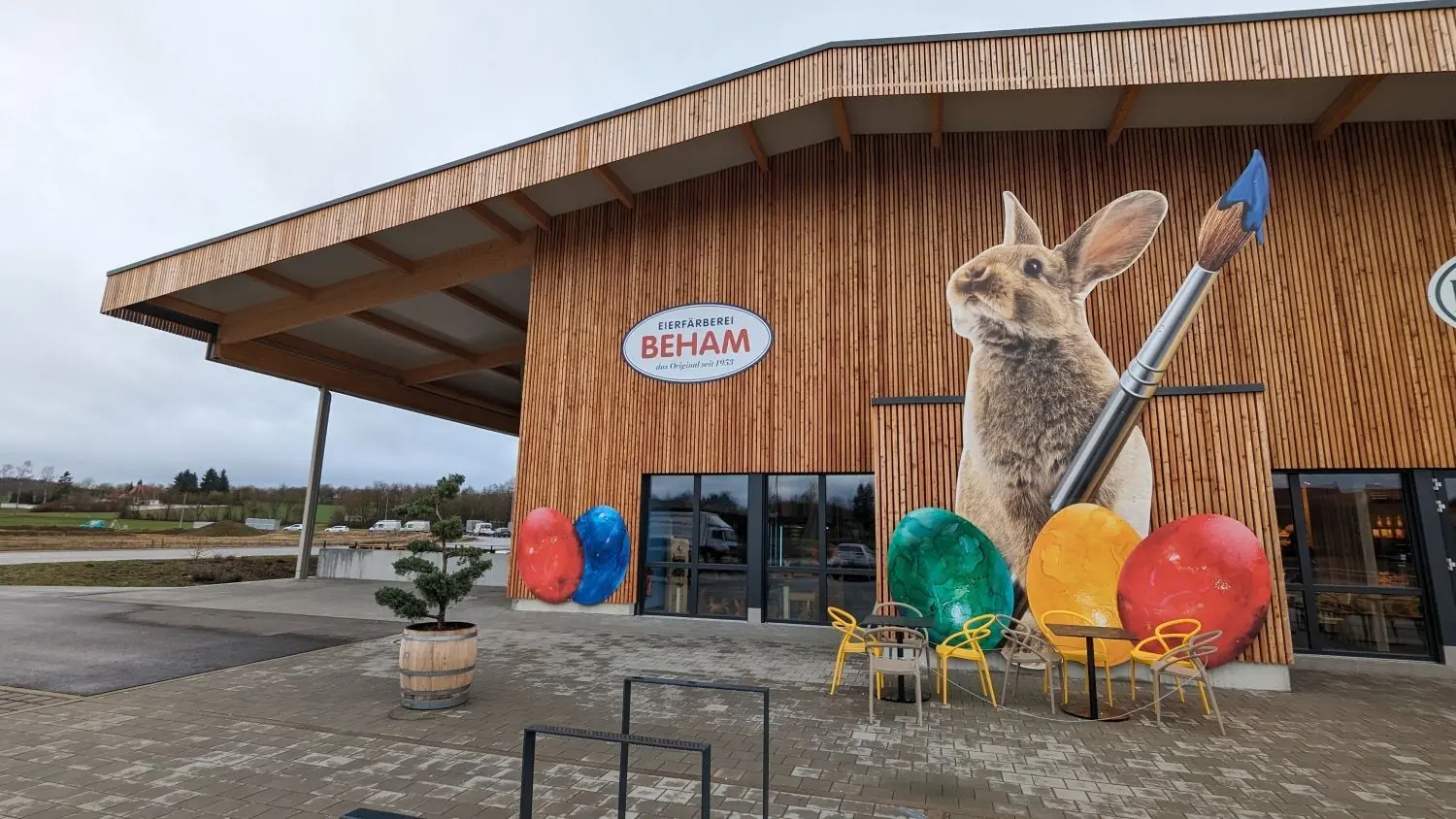 Eierfärberei Beham: Familienbetrieb färbt bis zu 300.000 Ostereier am ...