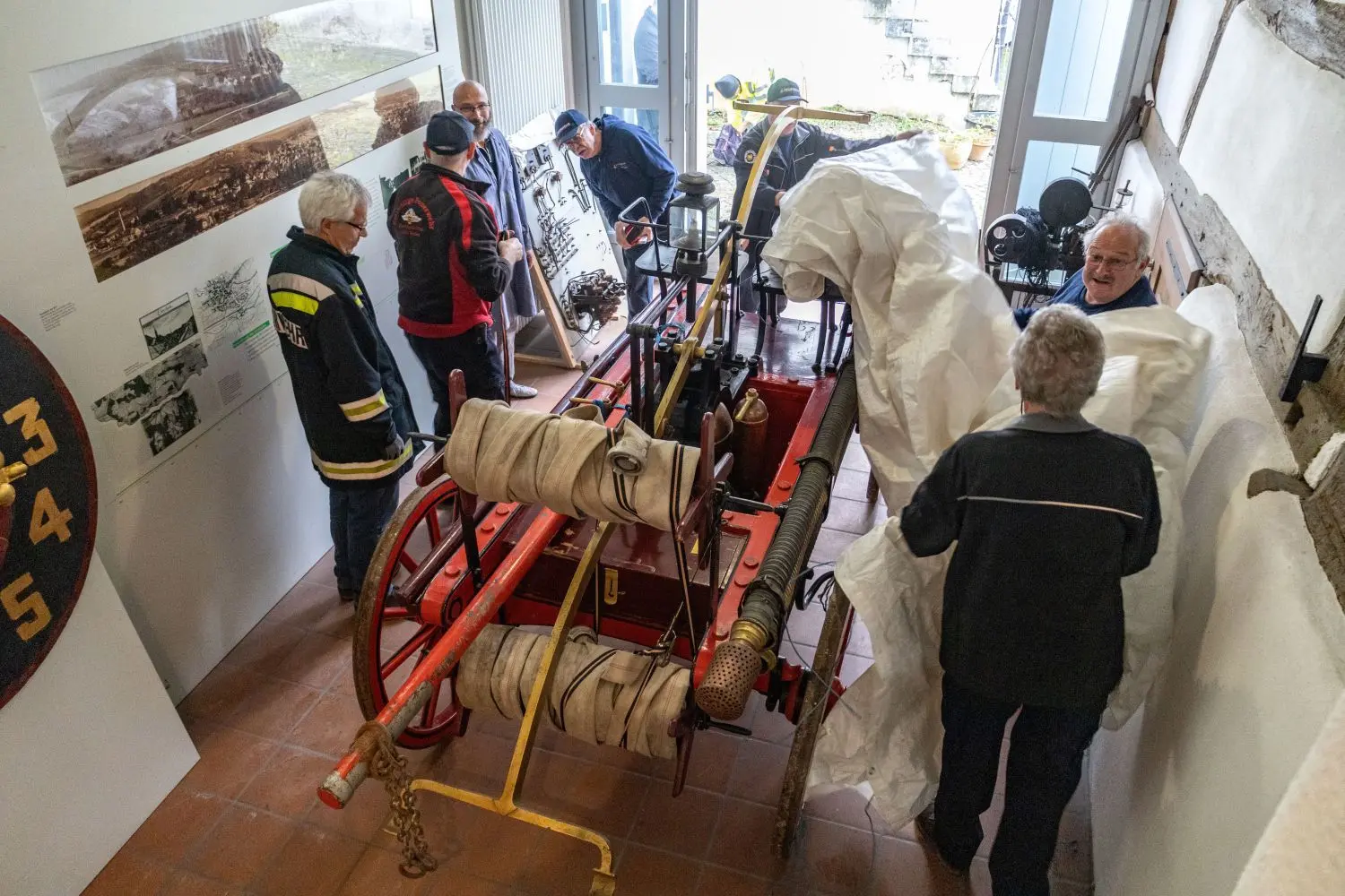 Jubiläum Feuerwehr: Alte Feuerspritze glänzt in Ausstellung | swp.de