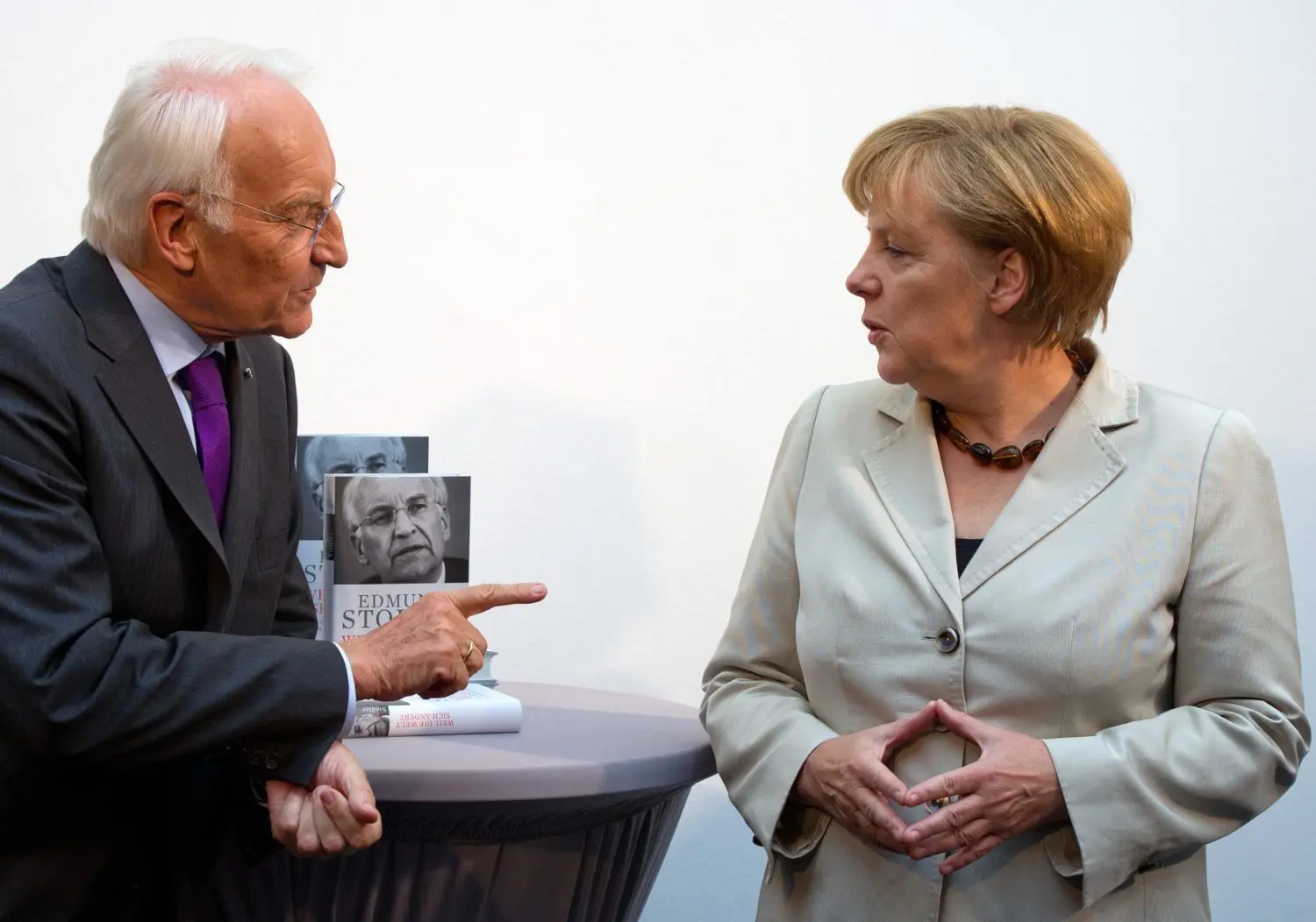 Angela Merkel: Wollte Stoiber die Kanzlerin stürzen? | swp.de