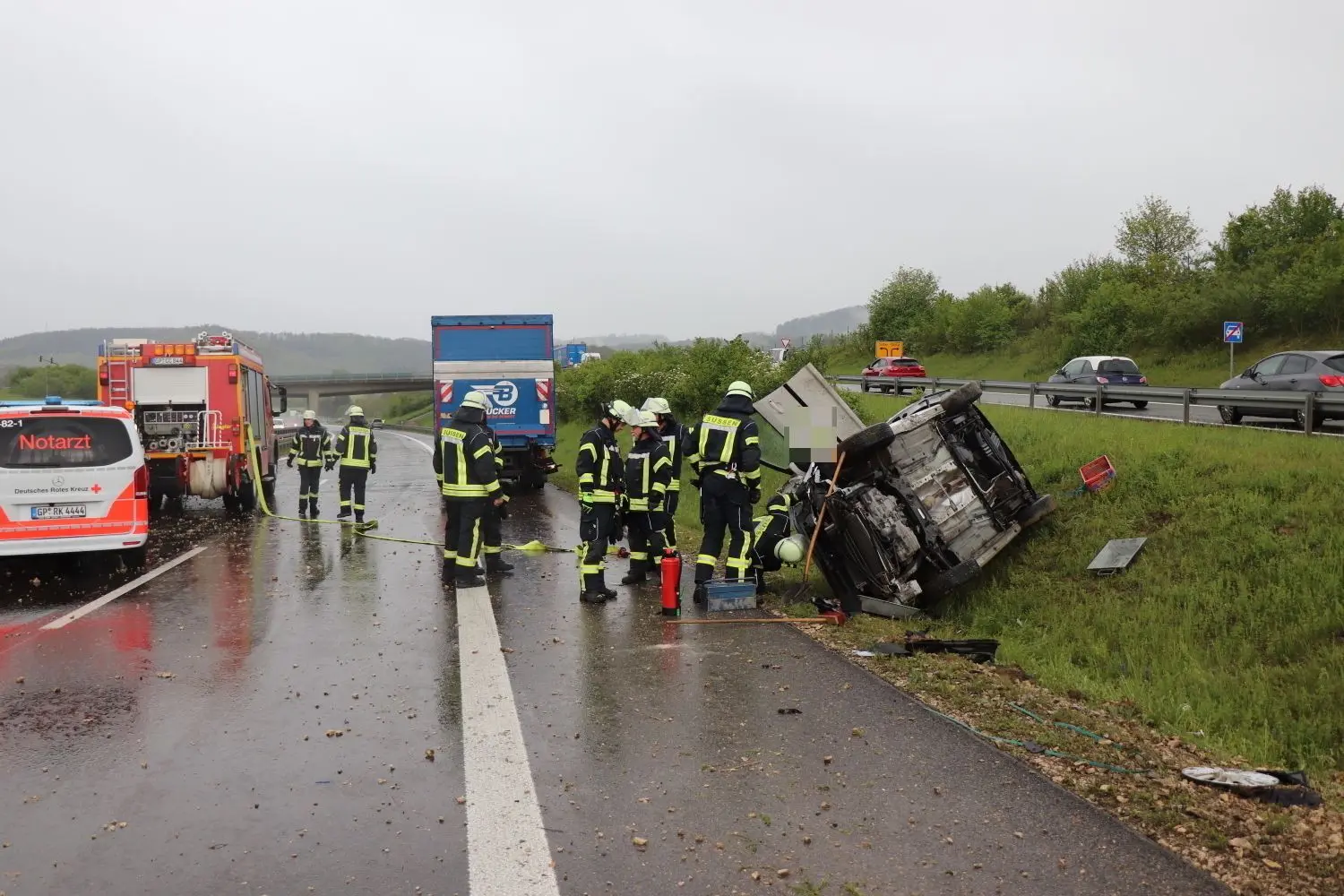 Unfall-Serie auf B10: Bundesstraße für mehr als zwei Stunden gesperrt | swp.de
