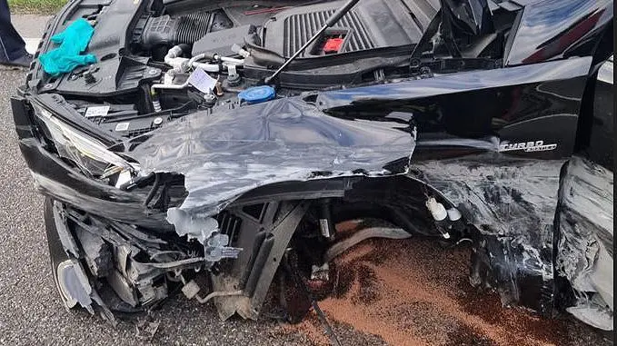 Unfall B27 bei Hechingen: Audi contra Mercedes – Mehr als 100.000 Euro ...