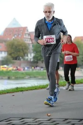 Einstein-Marathon 2018: Neu-Ulm: Hans Feder läuft mit 80 Halbmarathon ...