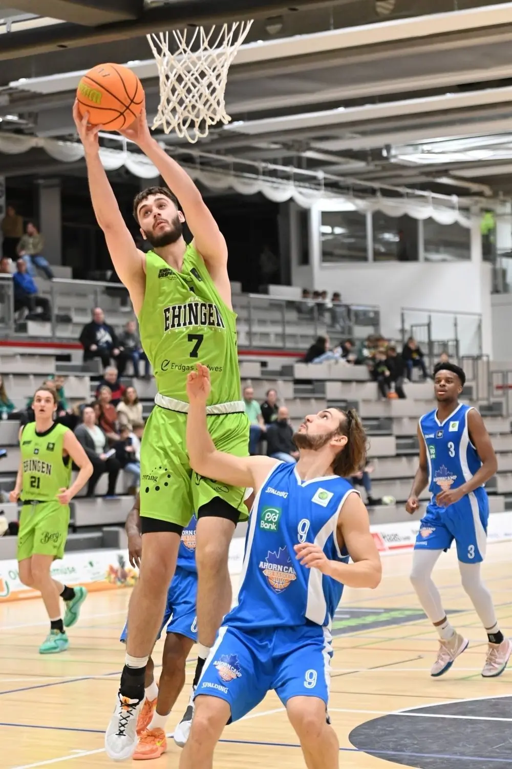 Basketball: Center-Talent bleibt dem Team Ehingen Urspring treu | swp.de