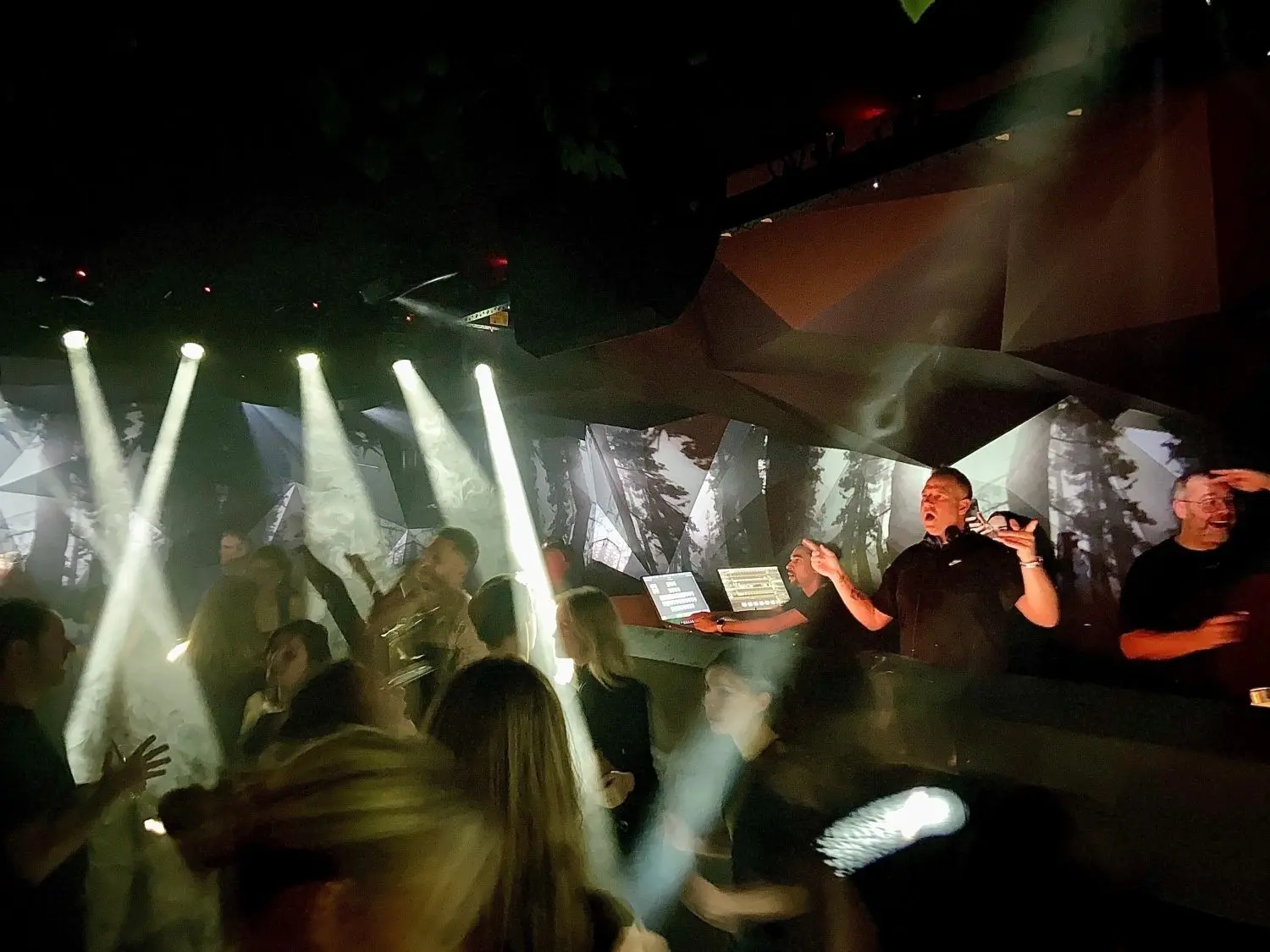 Nazi-Parolen auf Sylt: Spielen Ulmer Clubs Gigi D‘Agostinos Party-Hit ...