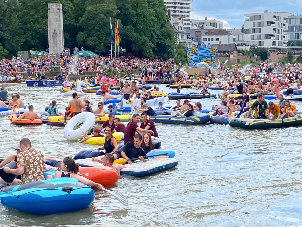 Schwörmontag 2024: Wilde Party auf der Donau! Das Nabada in Bildern ...