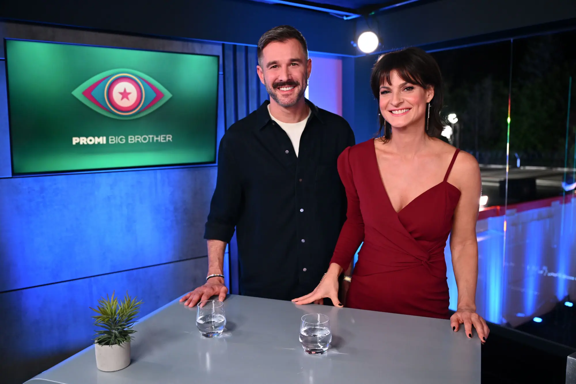 Promi Big Brother 2024: Das sind die Moderatoren von Staffel 12 | swp.de