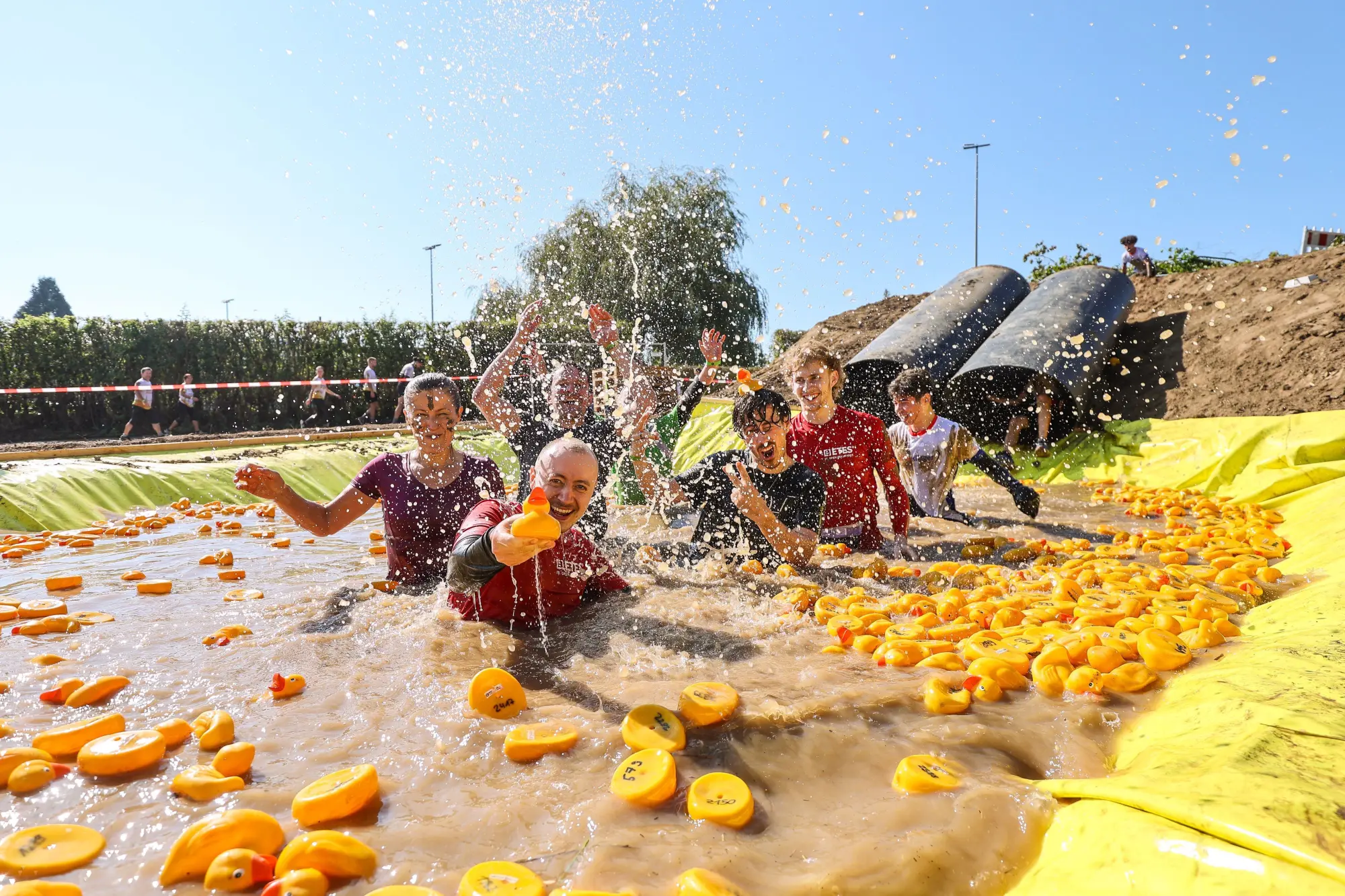 Mudmates in Metzingen: Suhlen in Matsch und Schlamm | swp.de