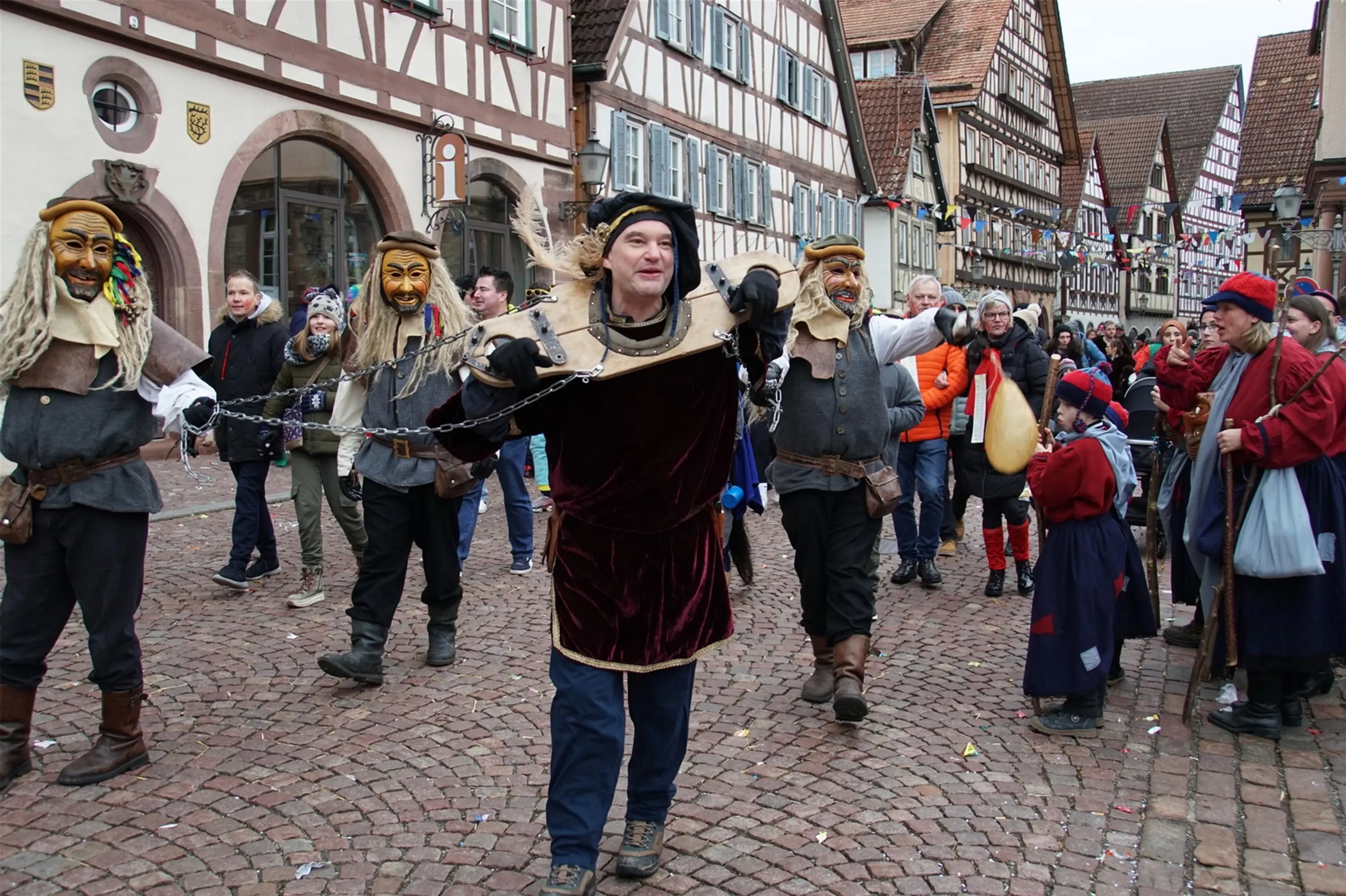 Fasnet: Dornstetten: Narren verknacken Klaus Mack wegen Ämterhäufung | swp.de