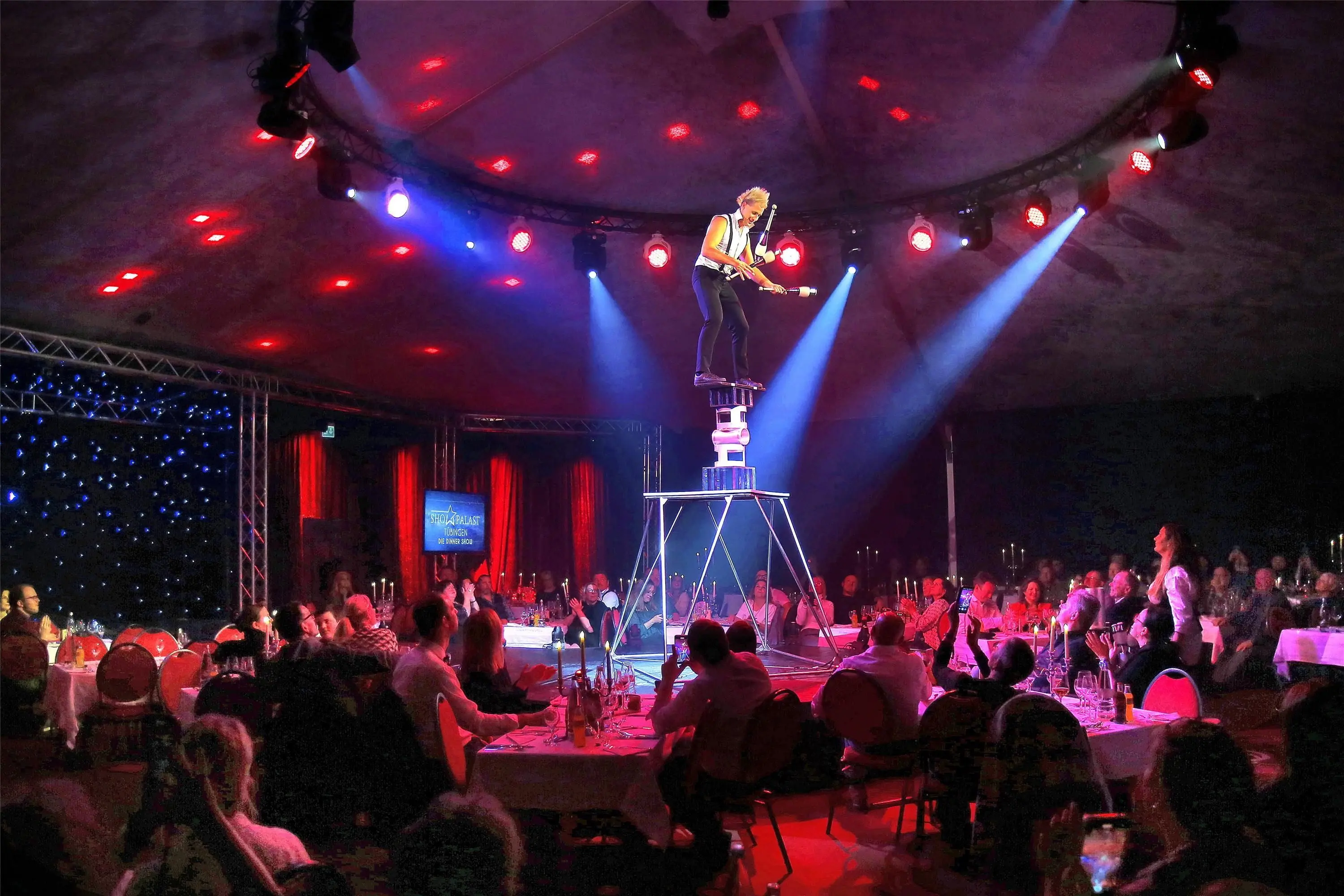Tübingen · Unterhaltung: Showpalast mit Koch- und Körperkunst | swp.de