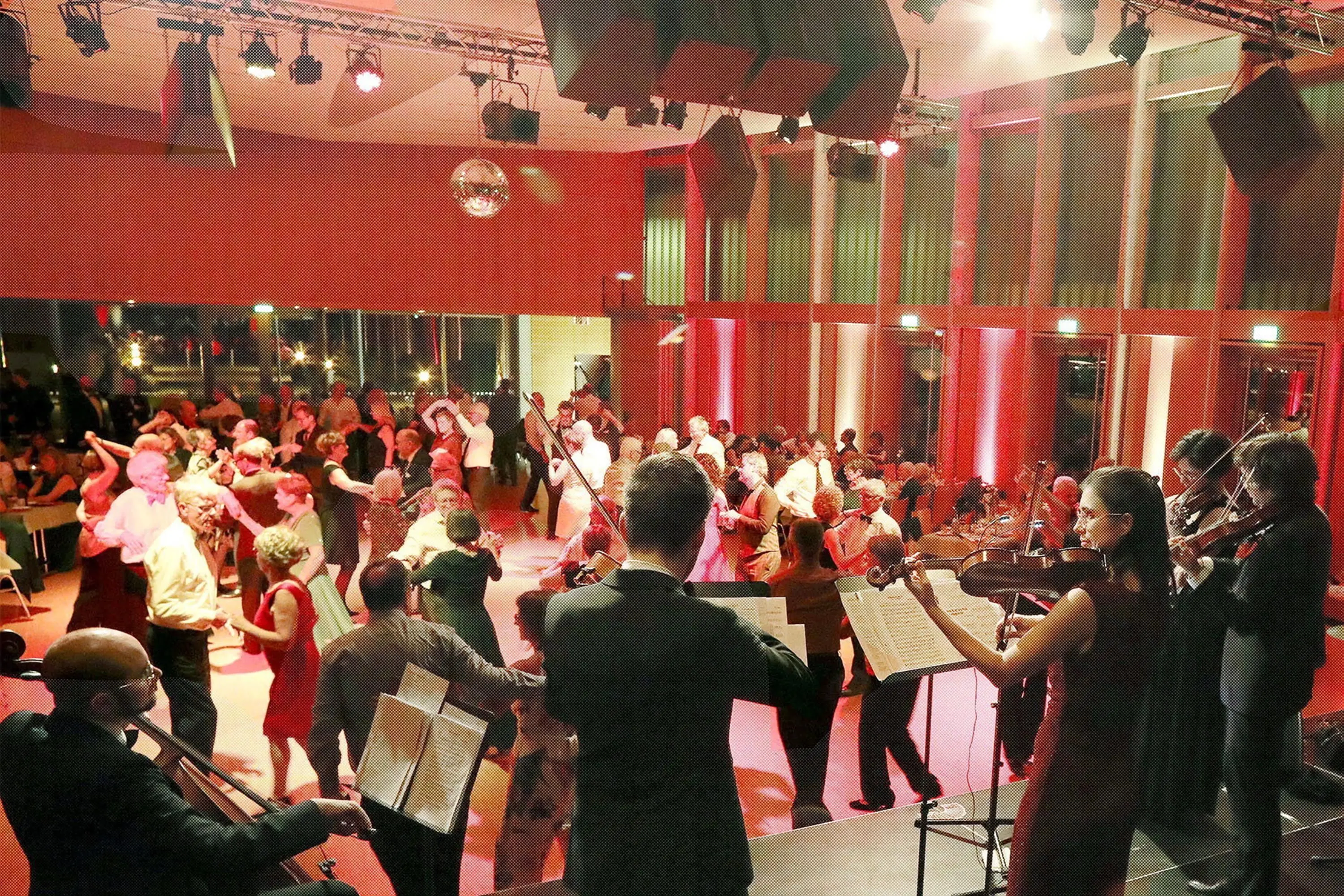 Gomaringen · Ball: „Tanz de(n) Herbst“: Flotte Sohlen aus nah und fern ...